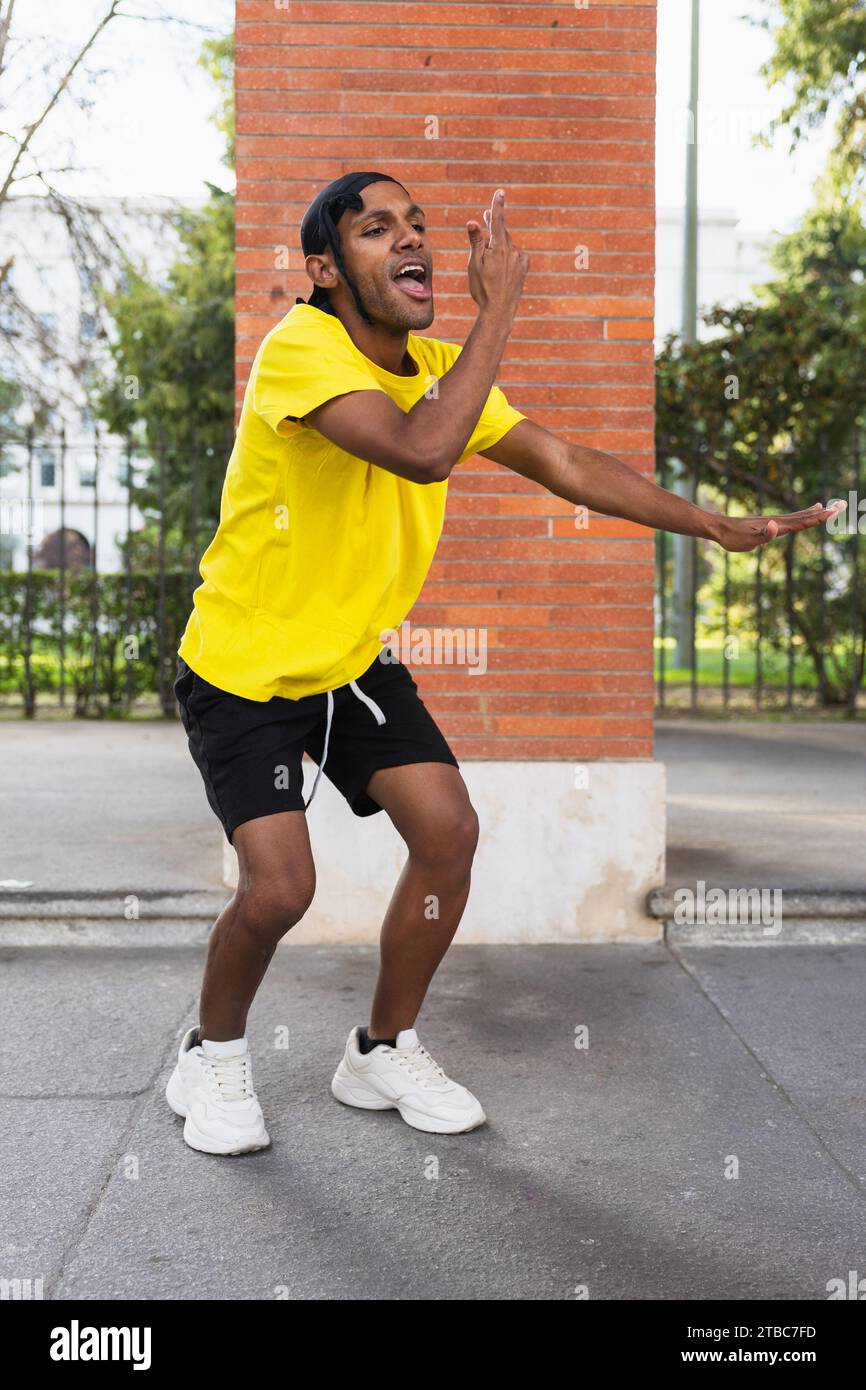 Guy dances hi-res stock photography and images - Alamy