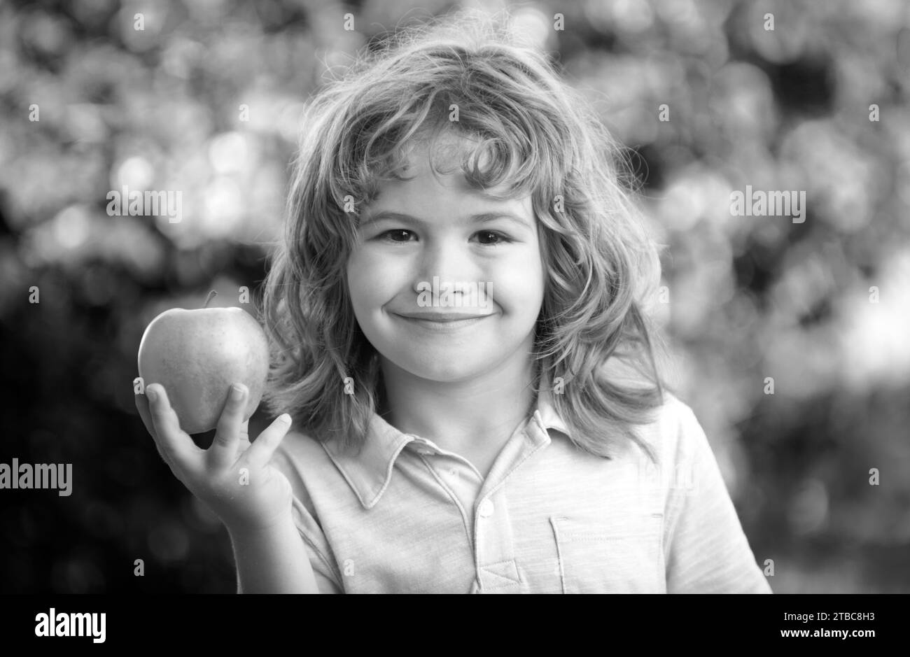 Healthy eating children eating fruit Black and White Stock Photos ...