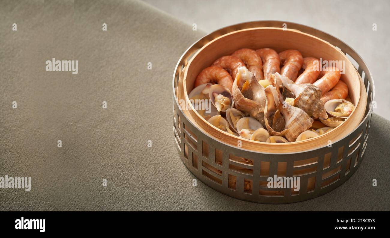 Steamed assorted seafood，Including, prawns(shrimp), clams, conch，Sea ...