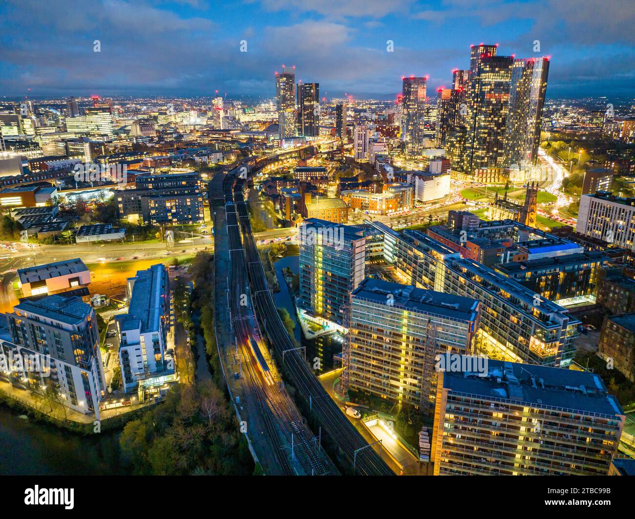 Manchester city centre skyline night hi-res stock photography and ...