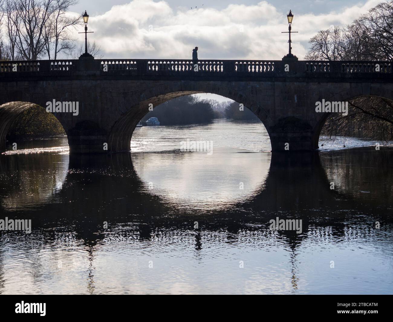Silhouette wallingford bridge hi-res stock photography and images - Alamy