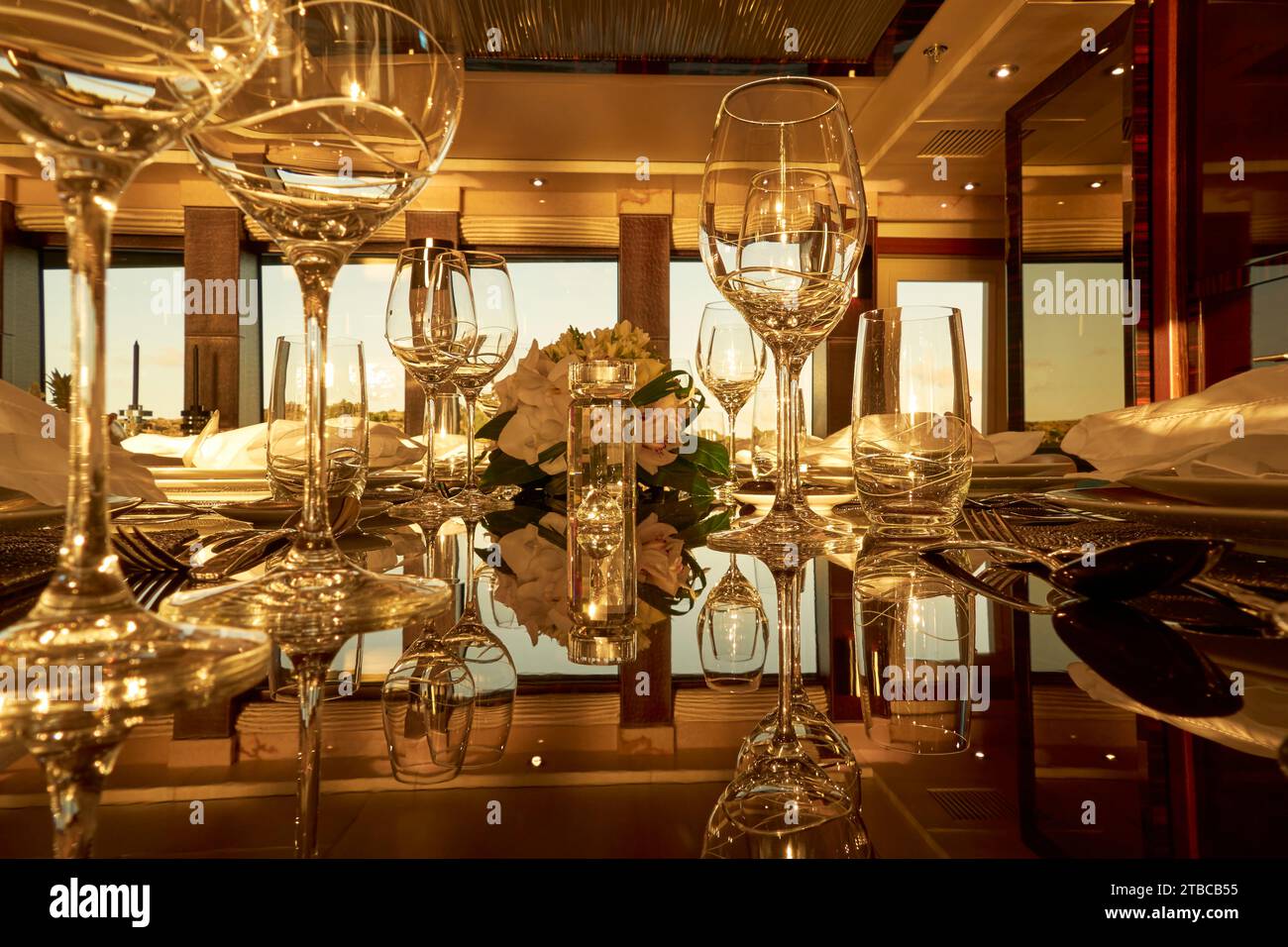 Silver service table hi-res stock photography and images - Alamy