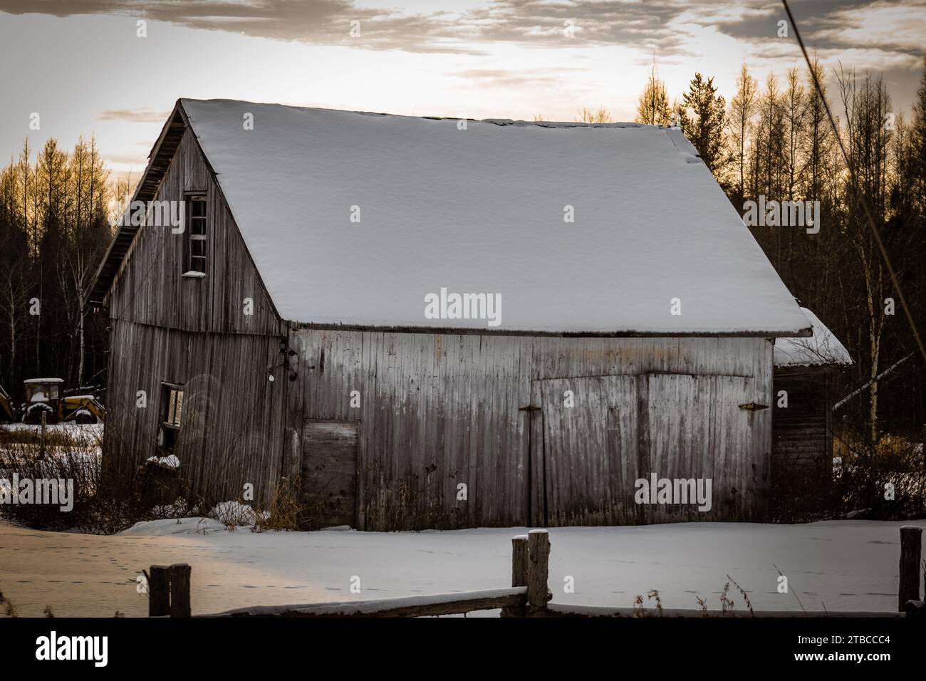 An old barn in the Canadian winter Stock Photo - Alamy