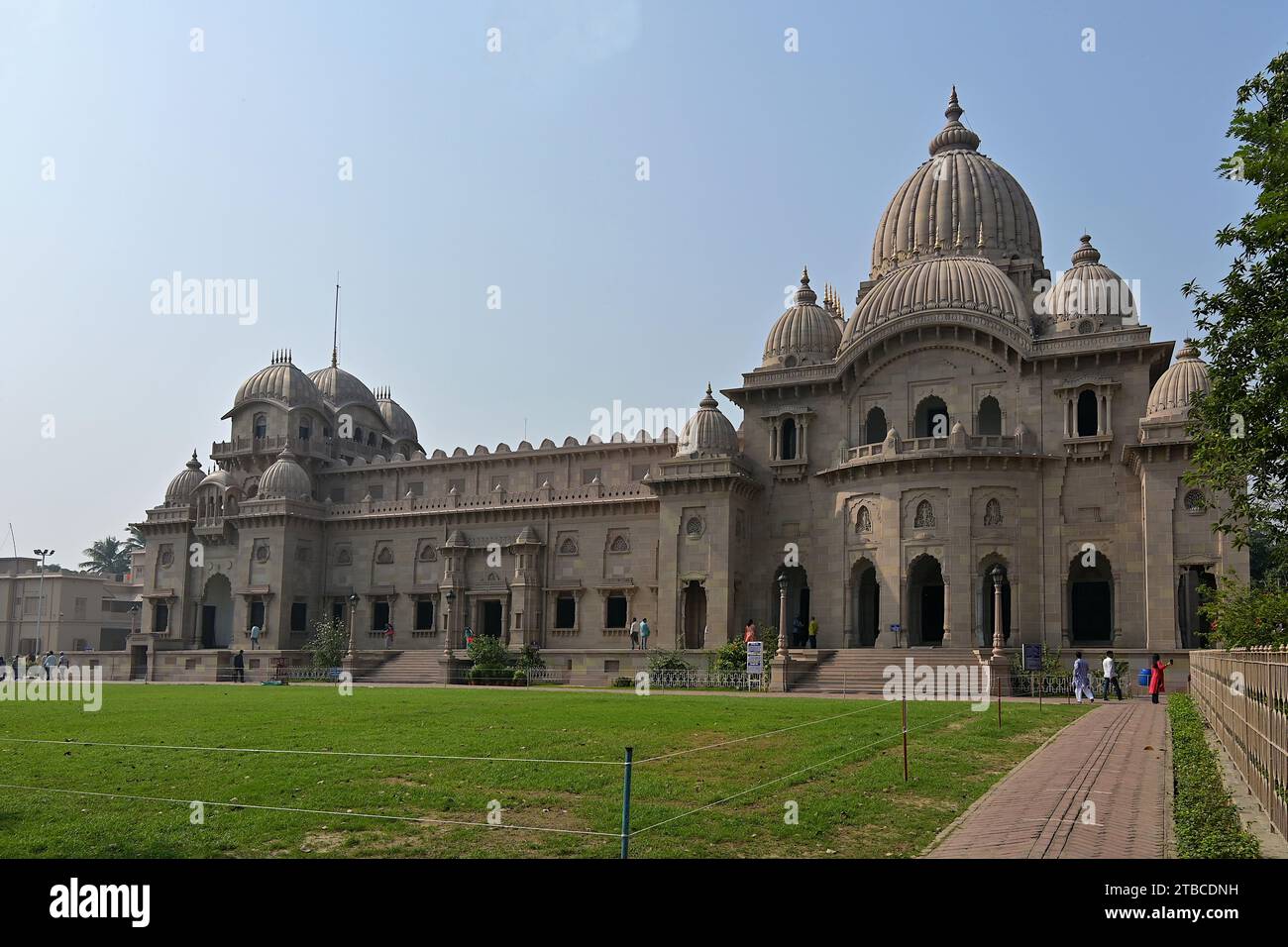 The design of the Belur Math temple incorporates the architectural ...