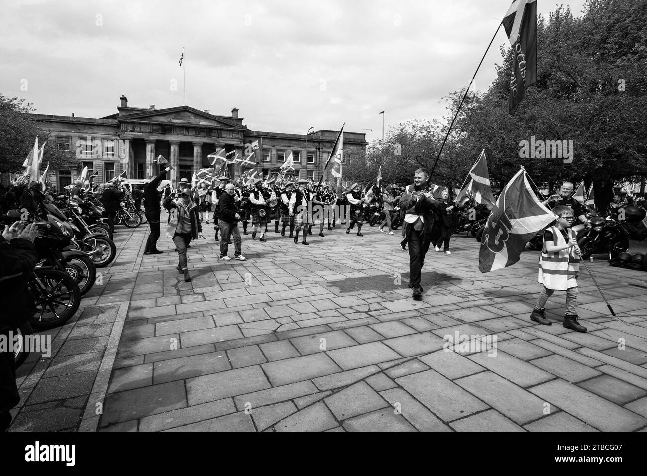 Scottish parade banners hi-res stock photography and images - Alamy