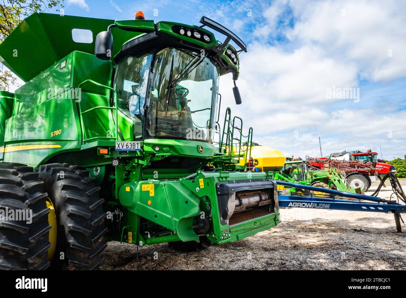 John deere combine hi-res stock photography and images - Alamy