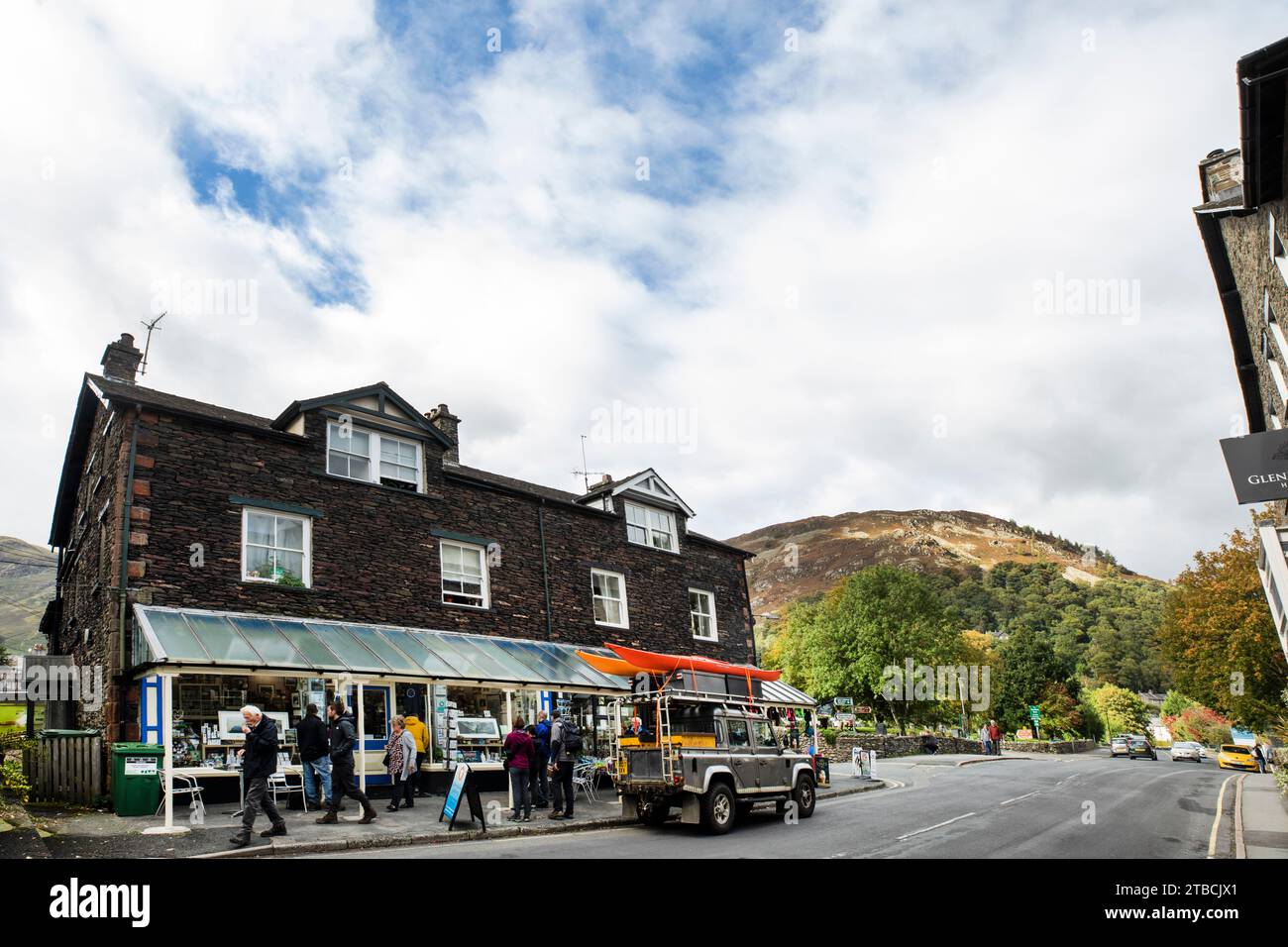 Landrover with kayaks hi-res stock photography and images - Alamy