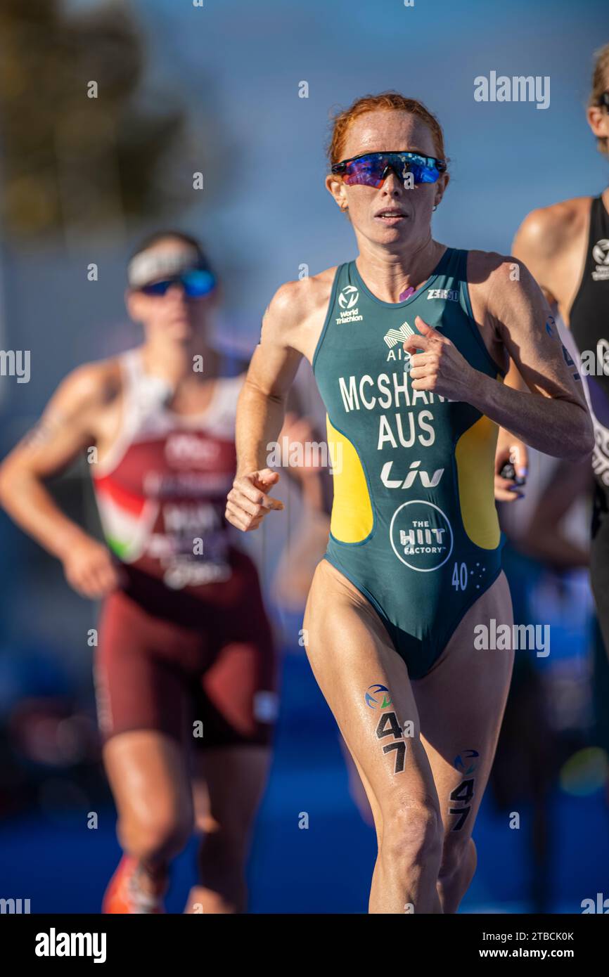 Charlotte McShane running in Pontevedra in the 2023 World Triathlon ...