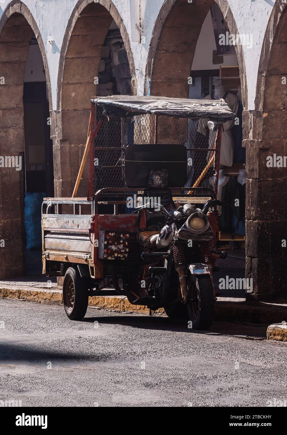 Motorcycle rickshaw hi-res stock photography and images - Alamy