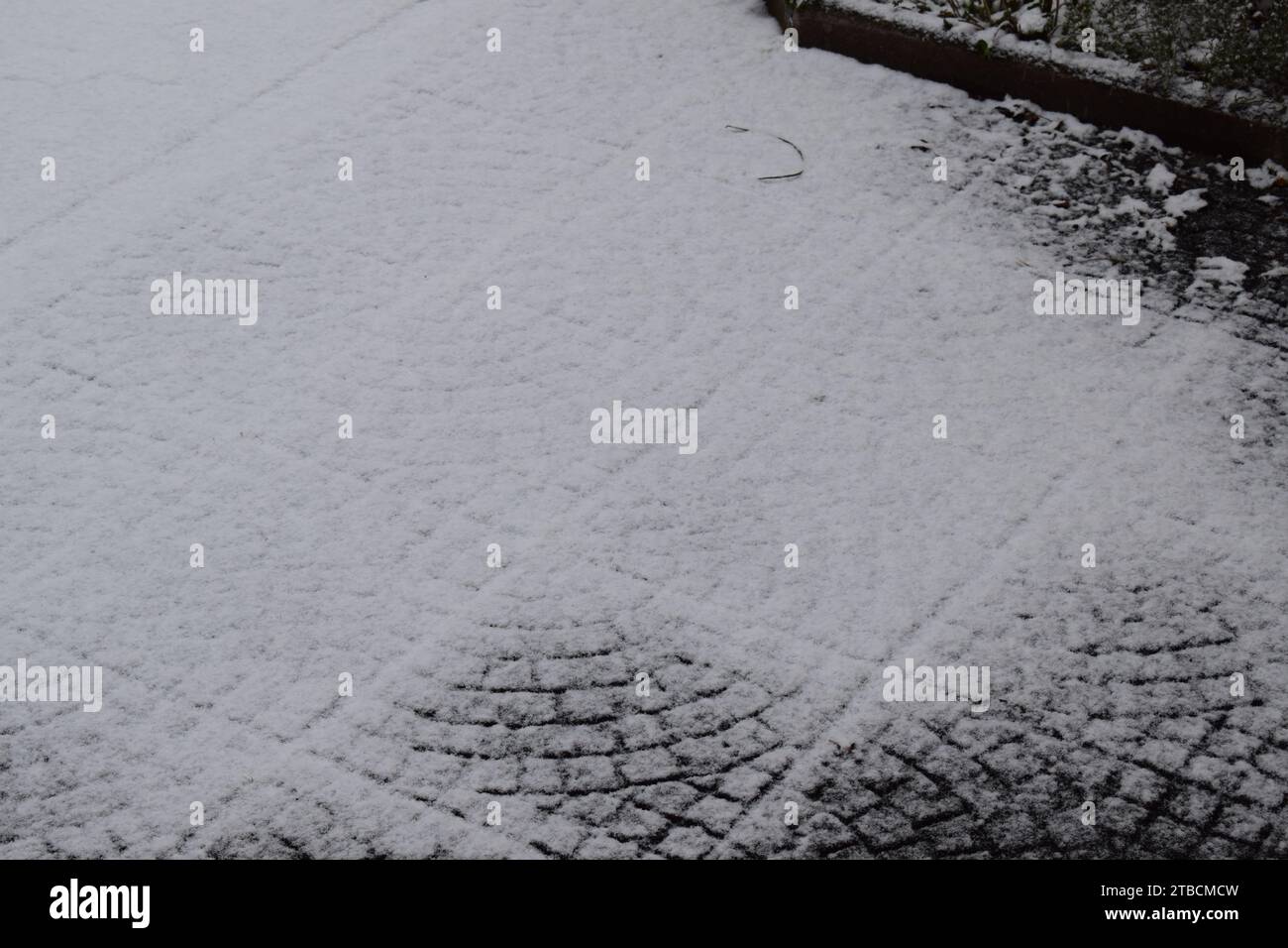 snow covered yard with concrete floor Stock Photo - Alamy
