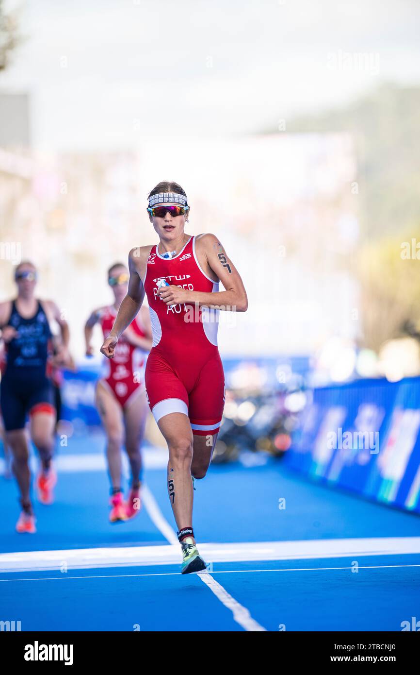 Lisa Perterer running in Pontevedra in the 2023 World Triathlon ...