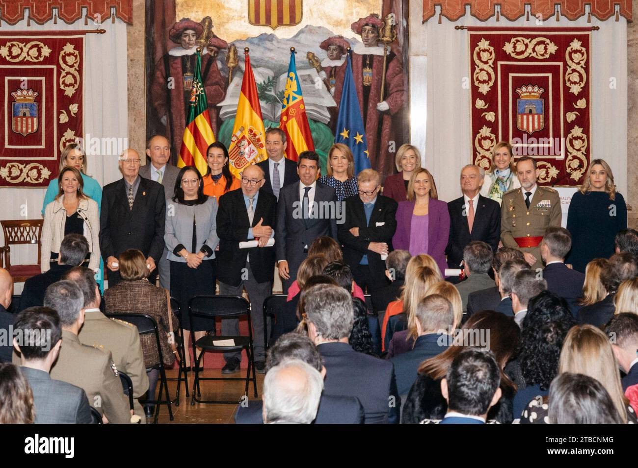Family photo, in the front row, the Mayoress of Castellón, Begoña ...