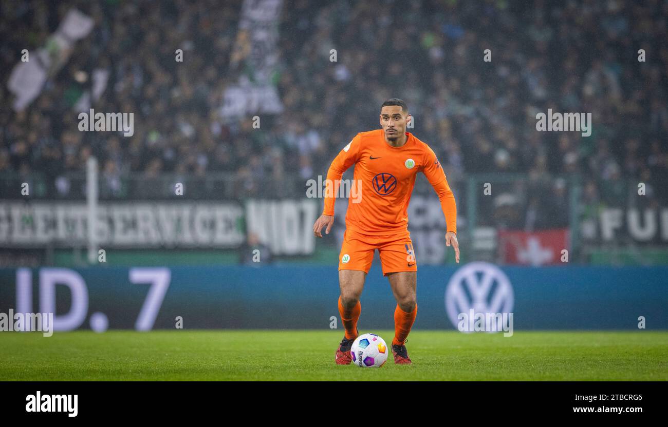 Moenchengladbach, Germany. 05th Dec 2023. Maxence Lacroix (Wolfsburg ...