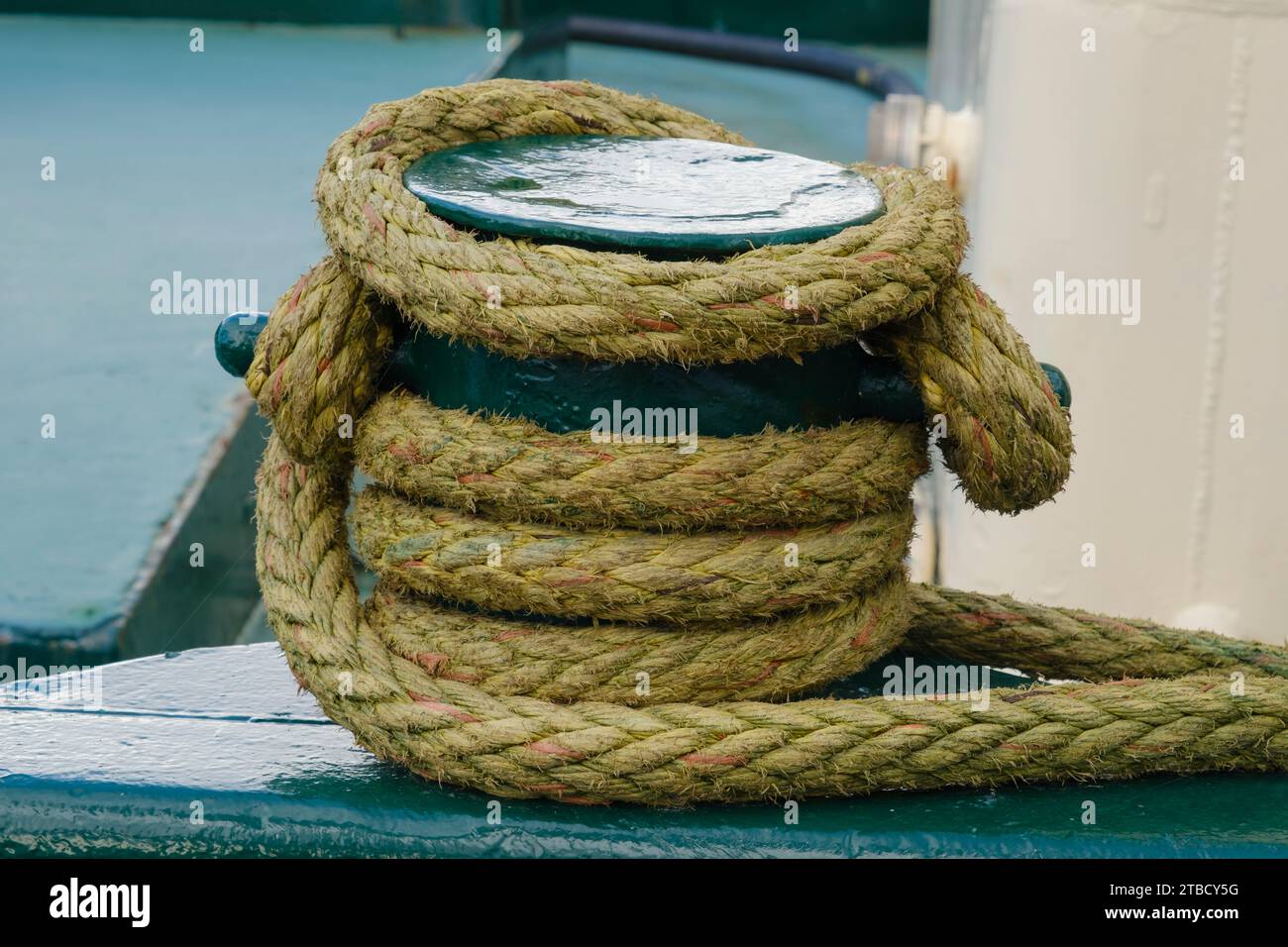 Bollard with a rope Stock Photo - Alamy