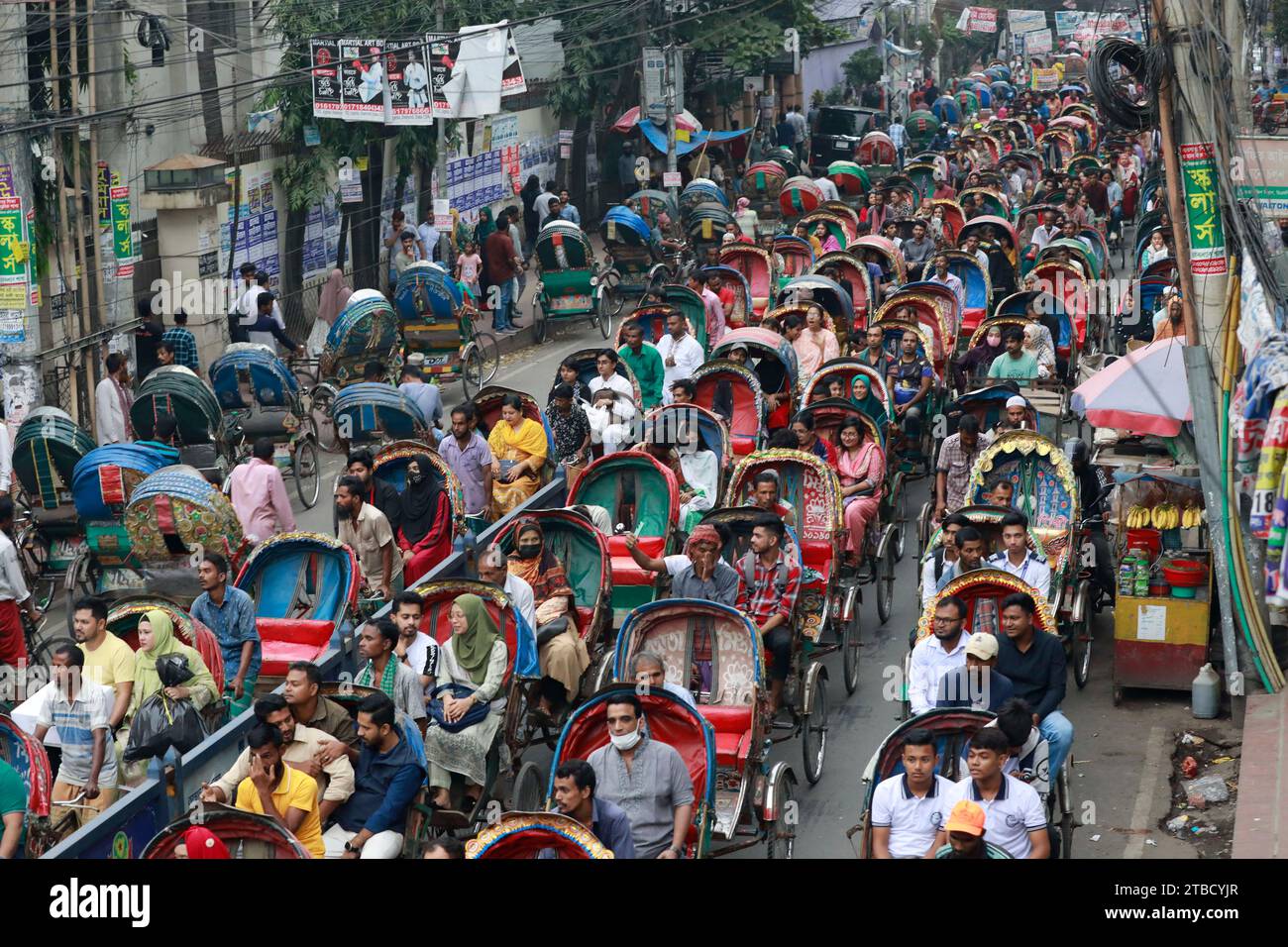 Dhaka, Bangladesh. 06th Dec, 2023. Hundreds of rickshaws are stuck in a traffic jam in Dhaka ...