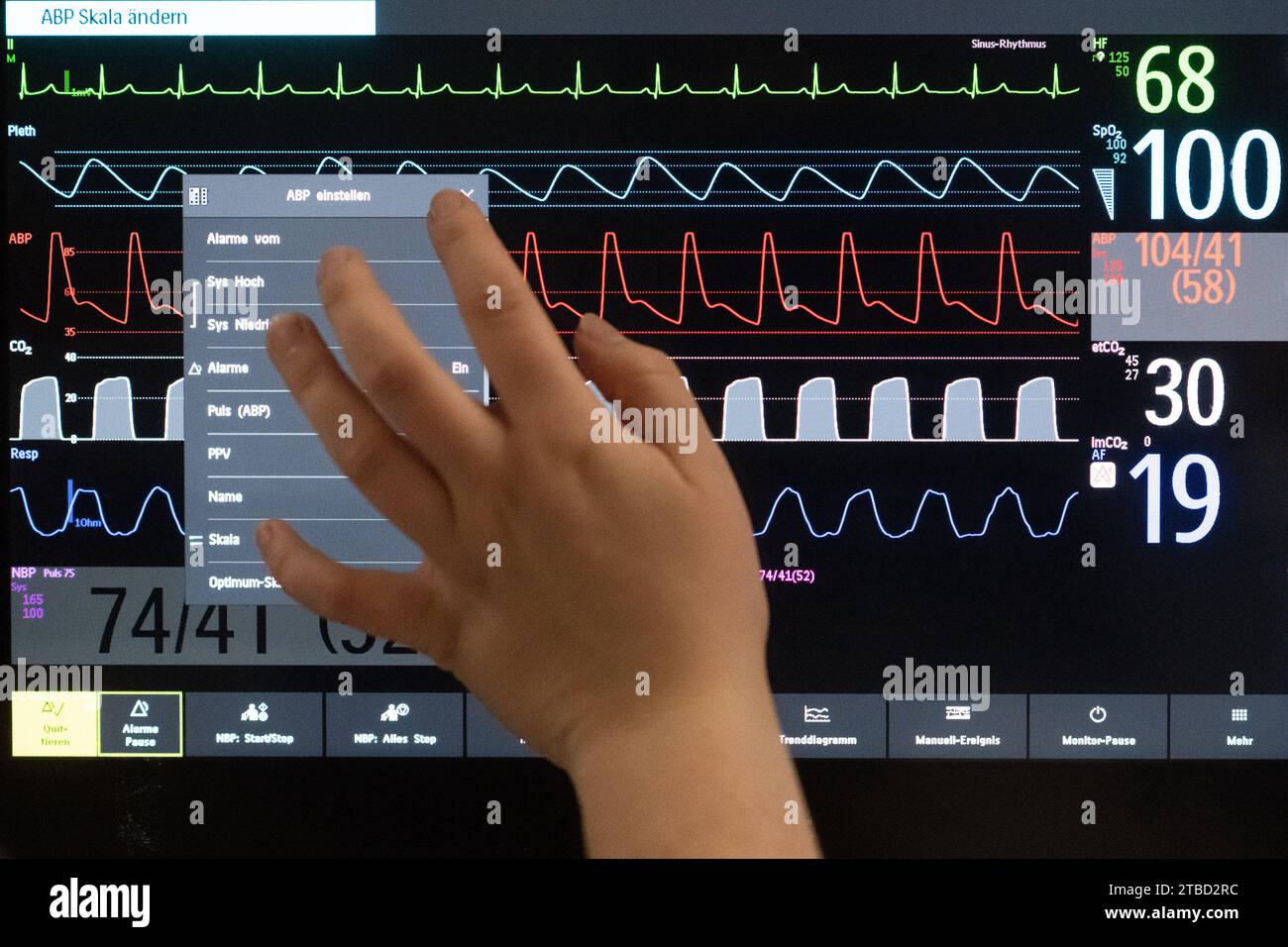 Stuttgart, Germany. 09th Nov, 2023. A nurse in an intensive care unit ...