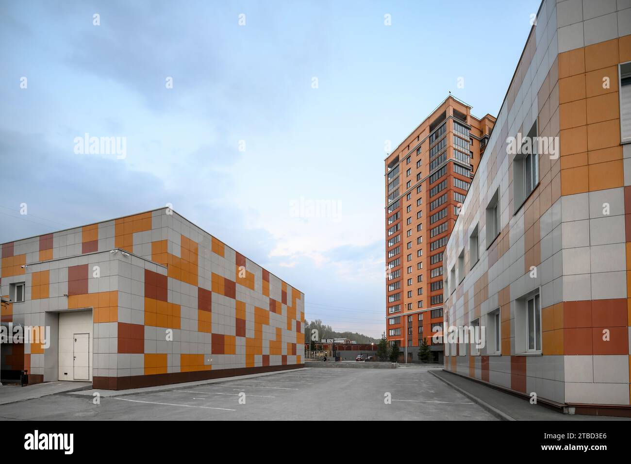 High rise warehouse hi-res stock photography and images - Alamy