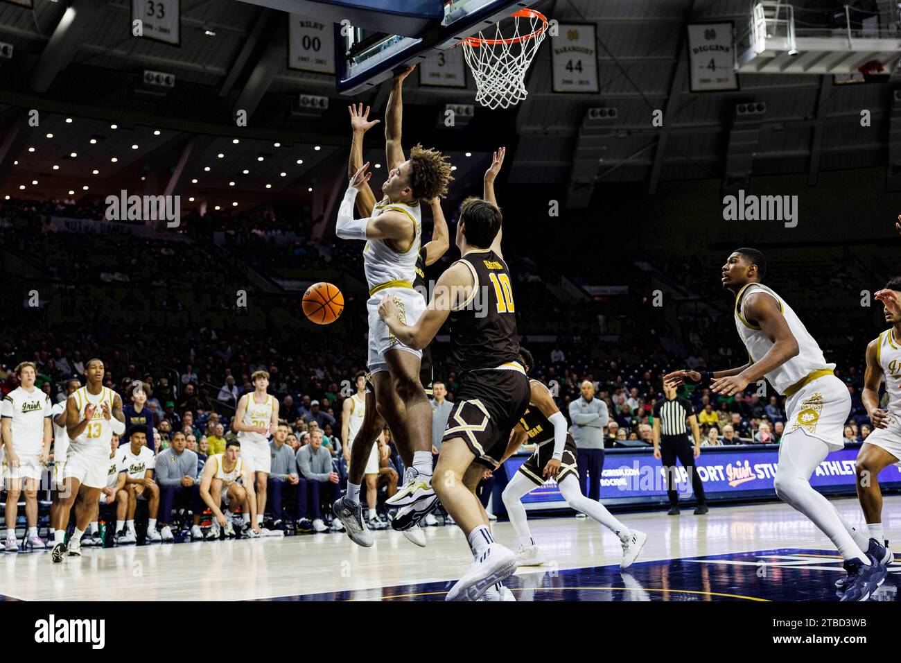 South Bend, Indiana, USA. 05th Dec, 2023. Western Michigan forward Max ...