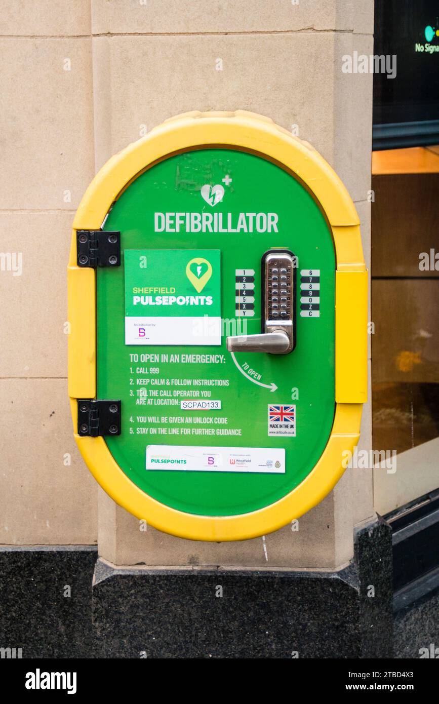 Station automated external defibrillator aed hi-res stock photography ...