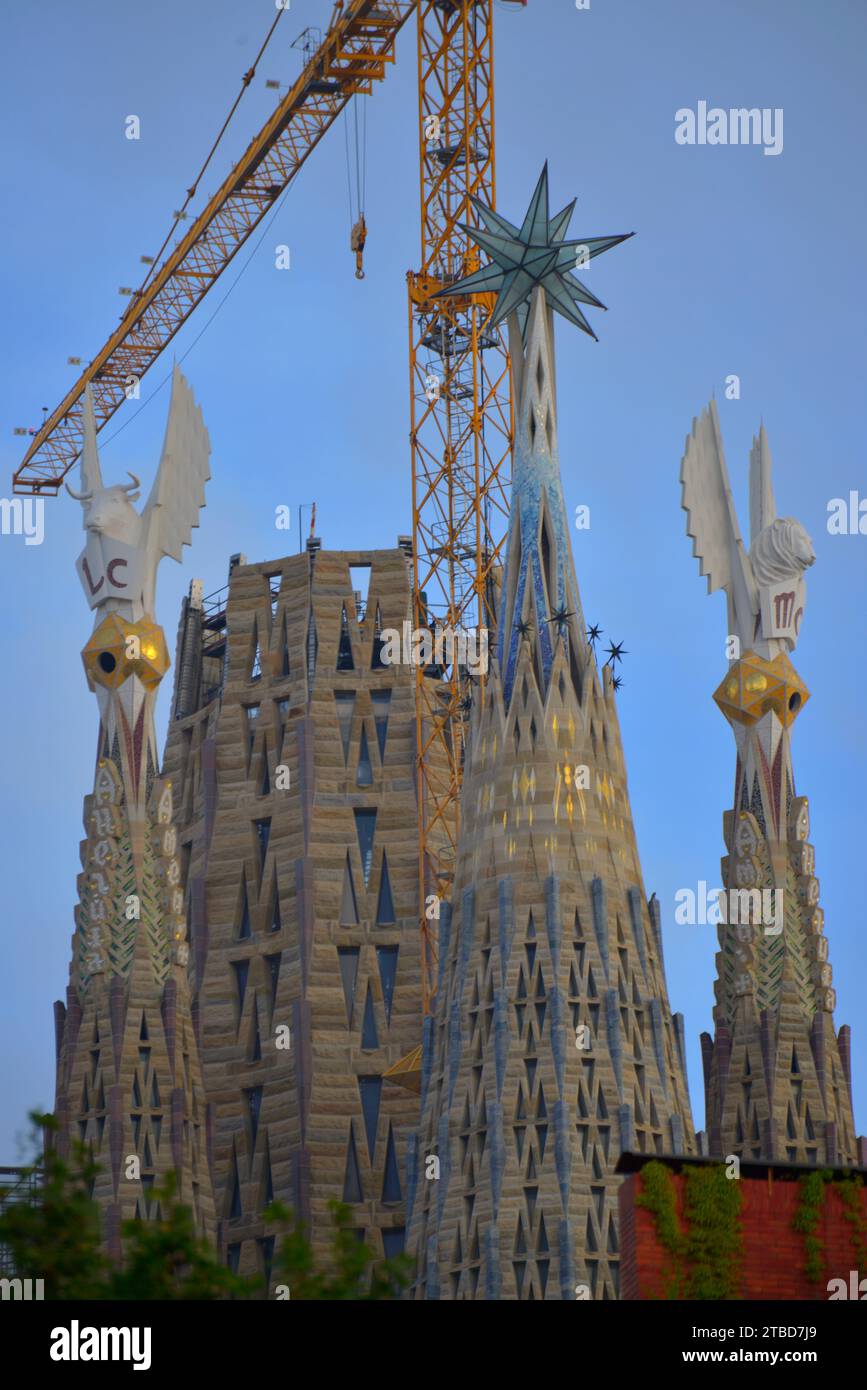 Sagrada Familia Antoni Gaudí architecture design church in Barcelona ...