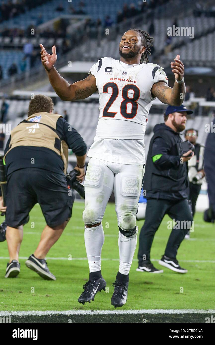 Cincinnati Bengals running back Joe Mixon (28) walks off the field ...