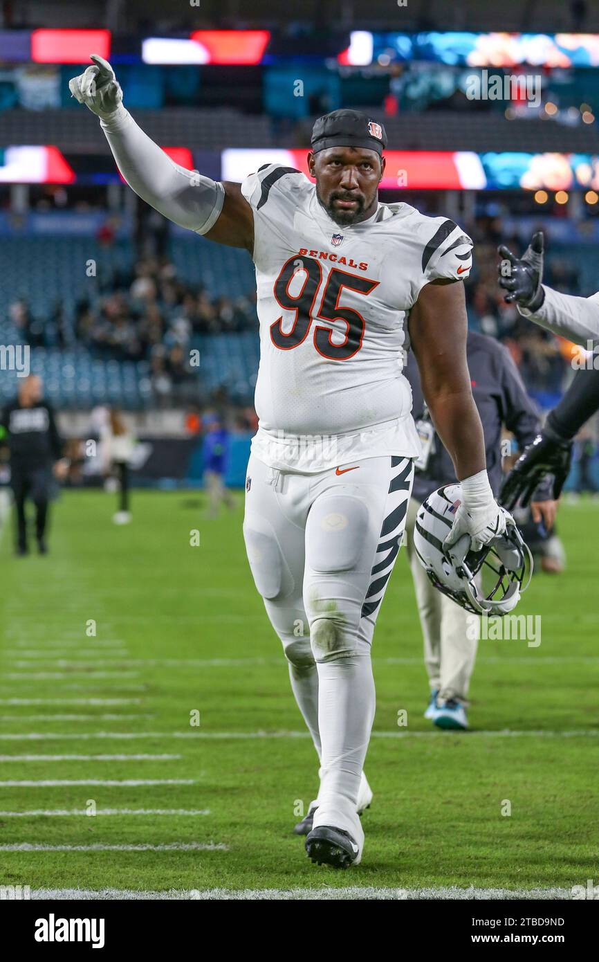 Cincinnati Bengals defensive tackle Zach Carter (95) walks off the ...