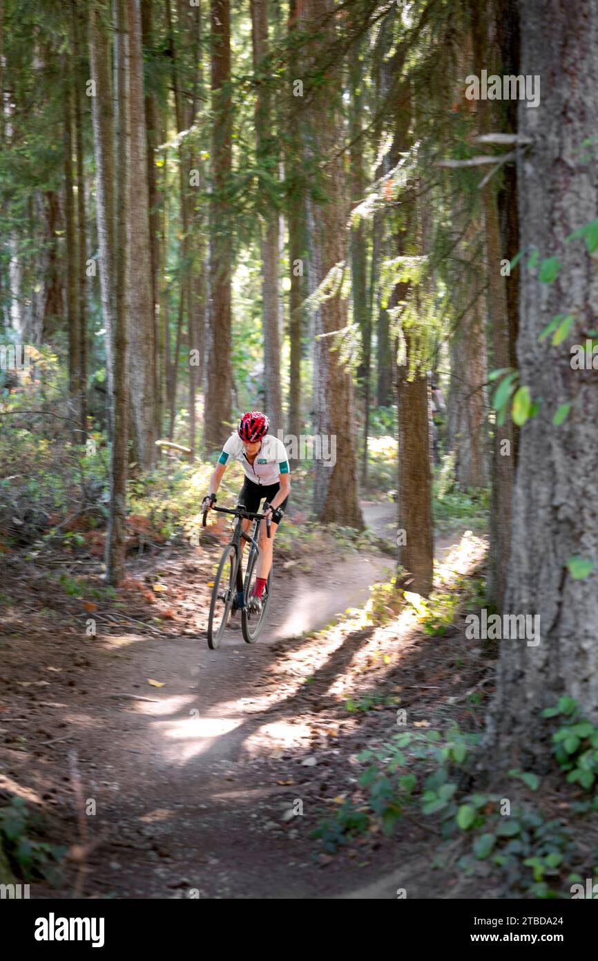 WA24589-00....WASHINGTON - Senior woman, 60 plus, cyclocross race ...