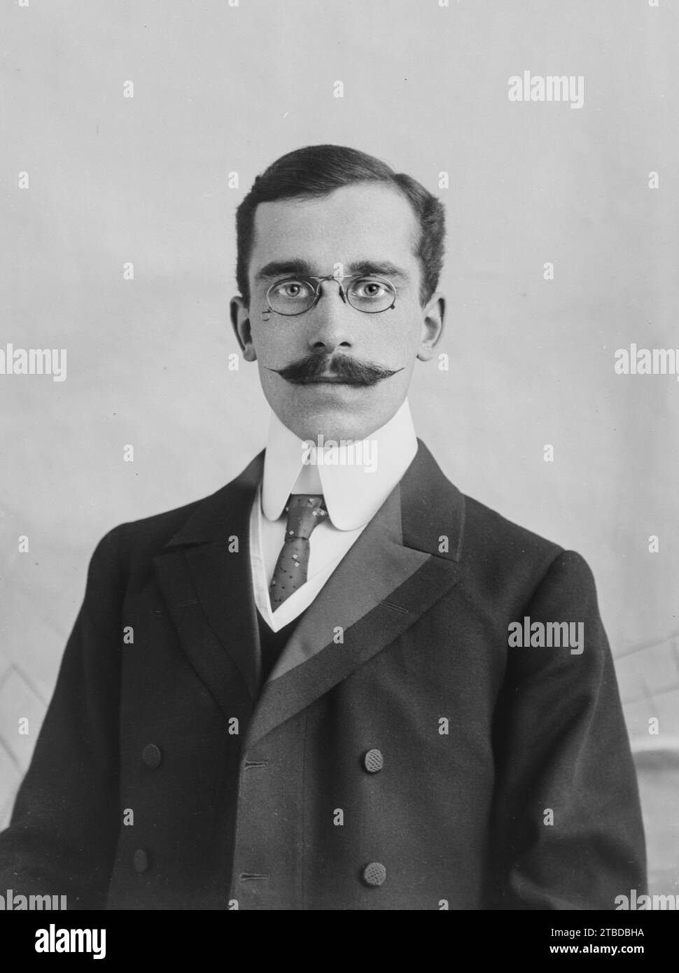 Edwardian Formal Portrait Of A Man In A Suit With Pince Nez Spectacles