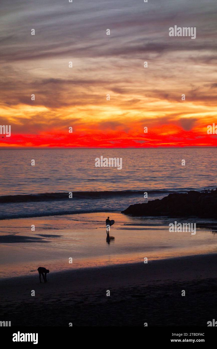 Sunset over the pacific ocean in Santa Monica, California. Taken from ...