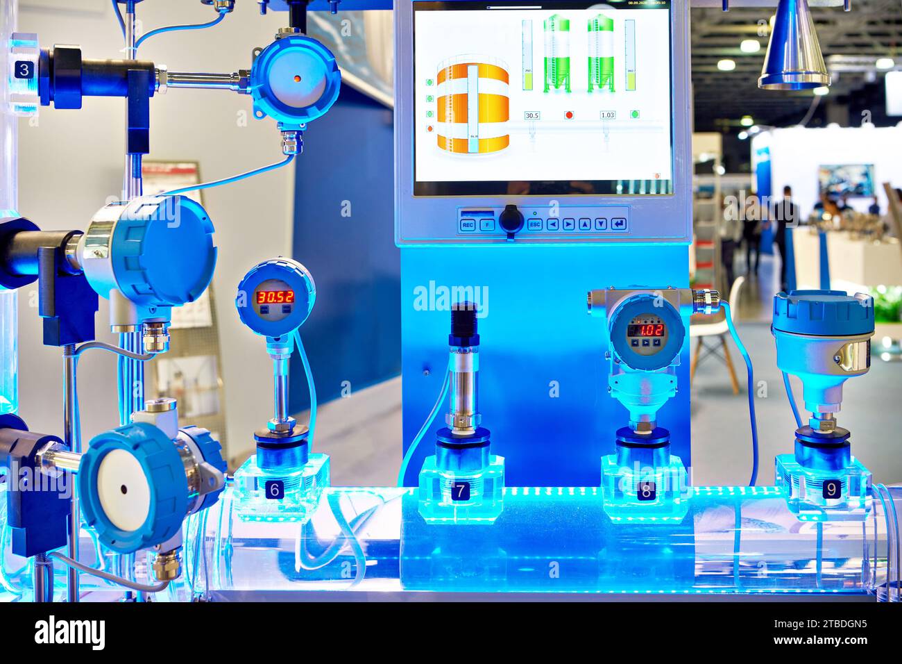 Electronic digital pressure gauge and water flow calculation equipment ...