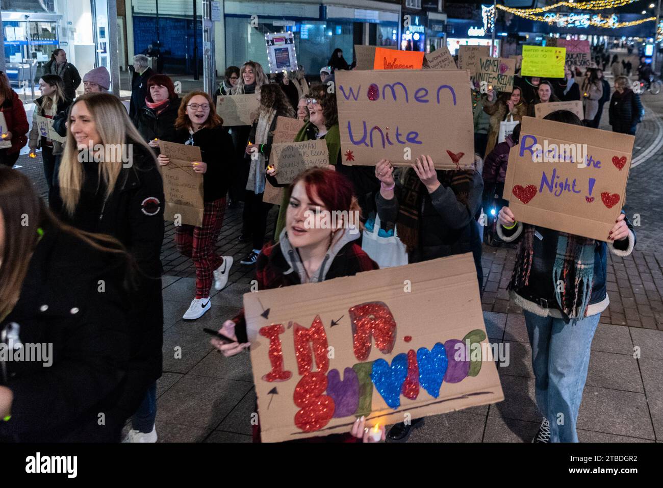 High Street, Southend on Sea, Essex, UK. 6th Dec, 2023. Safe Steps and ...