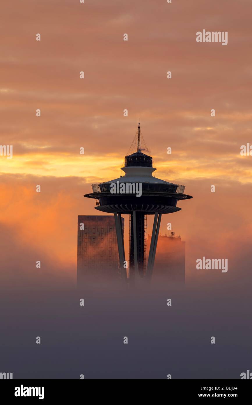 How tall is the seattle space needle hi-res stock photography and ...
