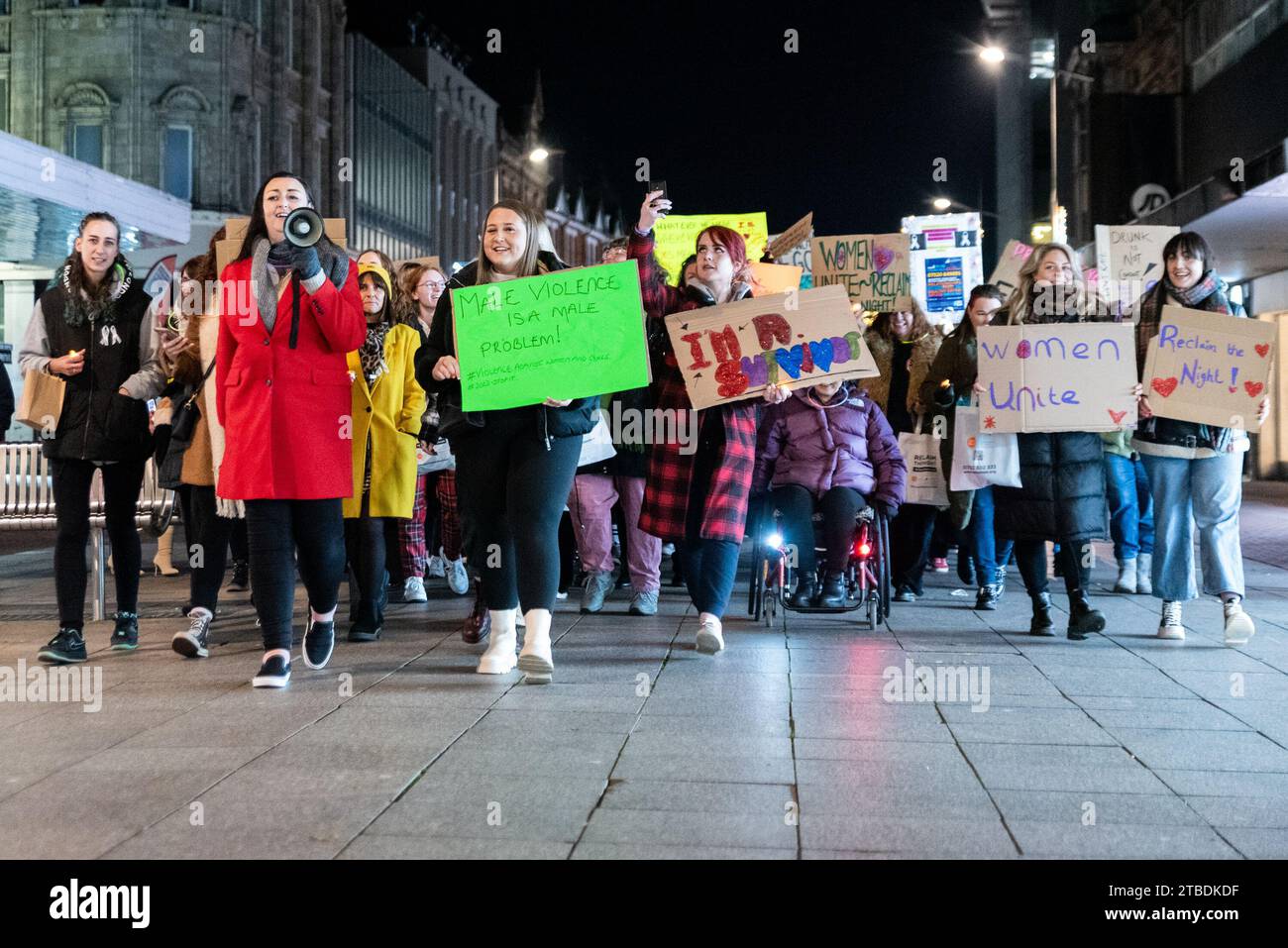 High Street, Southend on Sea, Essex, UK. 6th Dec, 2023. Safe Steps and ...
