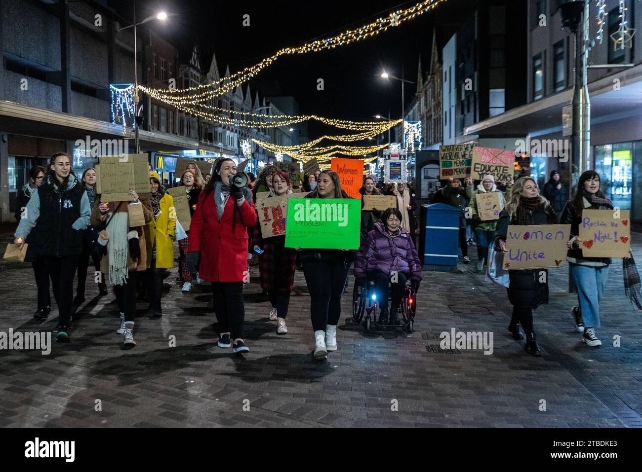 High Street, Southend on Sea, Essex, UK. 6th Dec, 2023. Safe Steps and ...