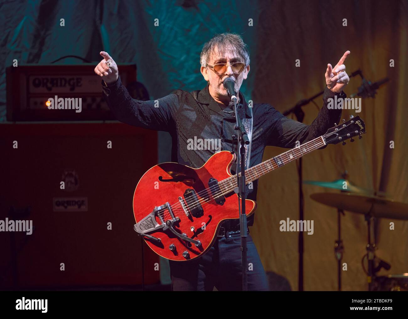 Ian brodie lead vocals in the lightning seeds hi-res stock photography ...