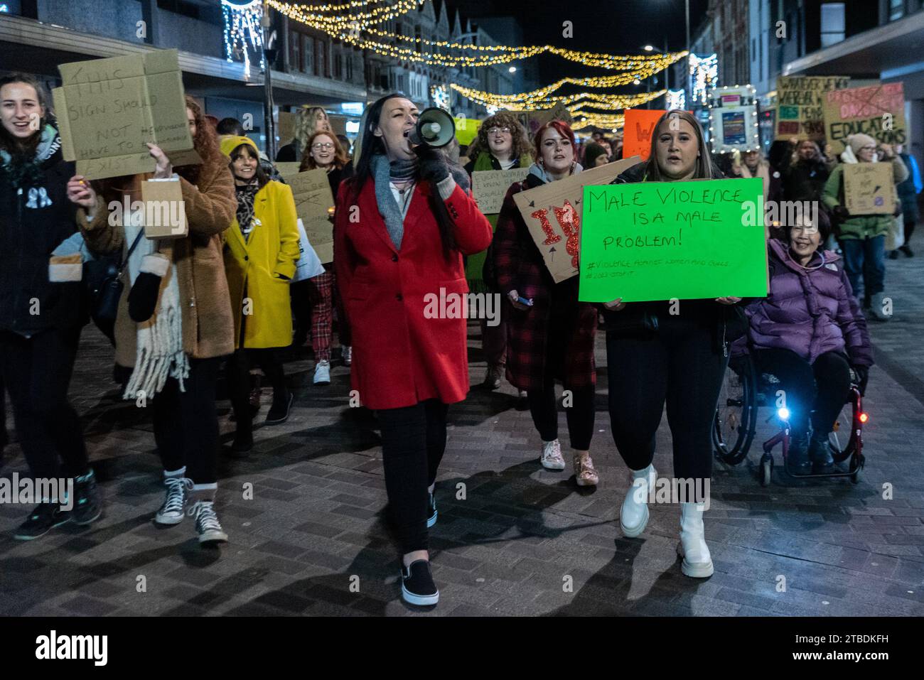 High Street, Southend on Sea, Essex, UK. 6th Dec, 2023. Safe Steps and ...