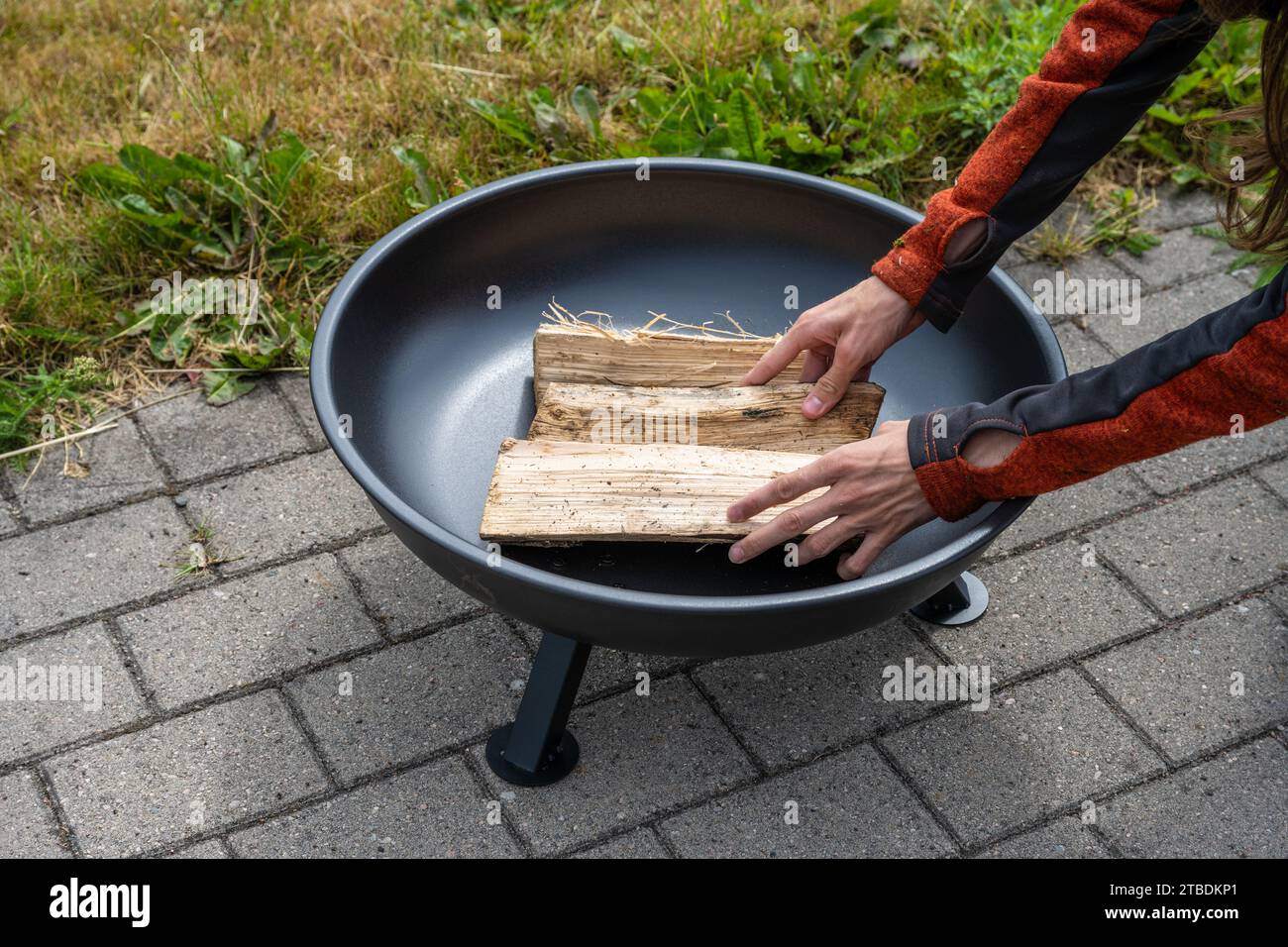 Logs in a fire hi-res stock photography and images - Alamy