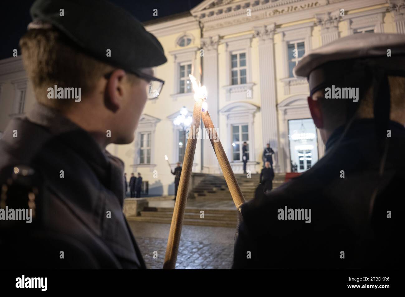 Berlin, Germany. 05th Dec, 2023. A soldier from the guard battalion ...
