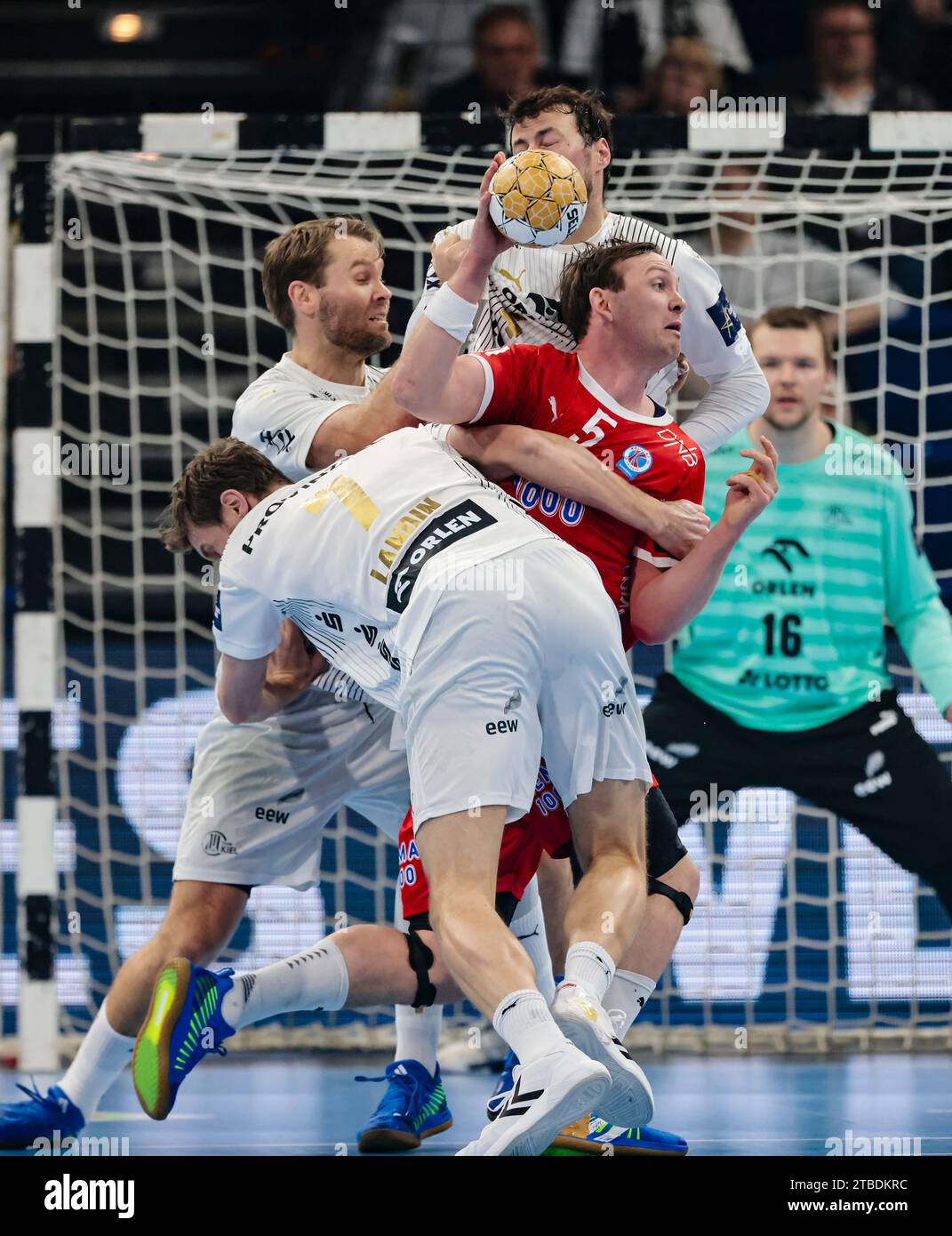 Kiel, Germany. 06th Dec, 2023. Handball: Champions League, THW Kiel ...