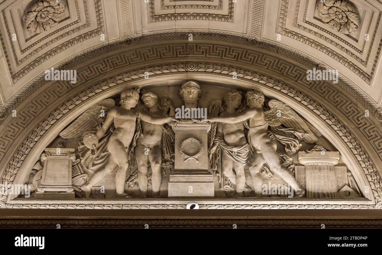 Grand statue stands proudly hi-res stock photography and images - Alamy