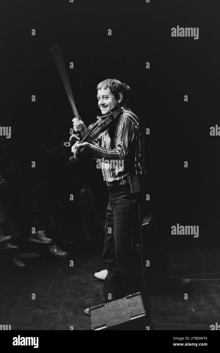 Dave Swarbrick playing with Whippersnapper the British progressive folk ...