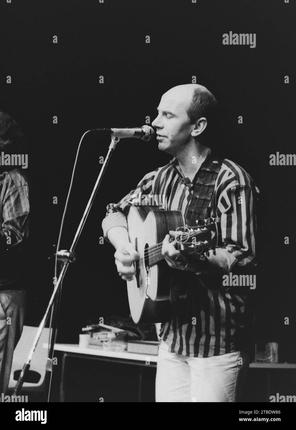 Kevin Dempsey playing with Whippersnapper the British progressive folk ...