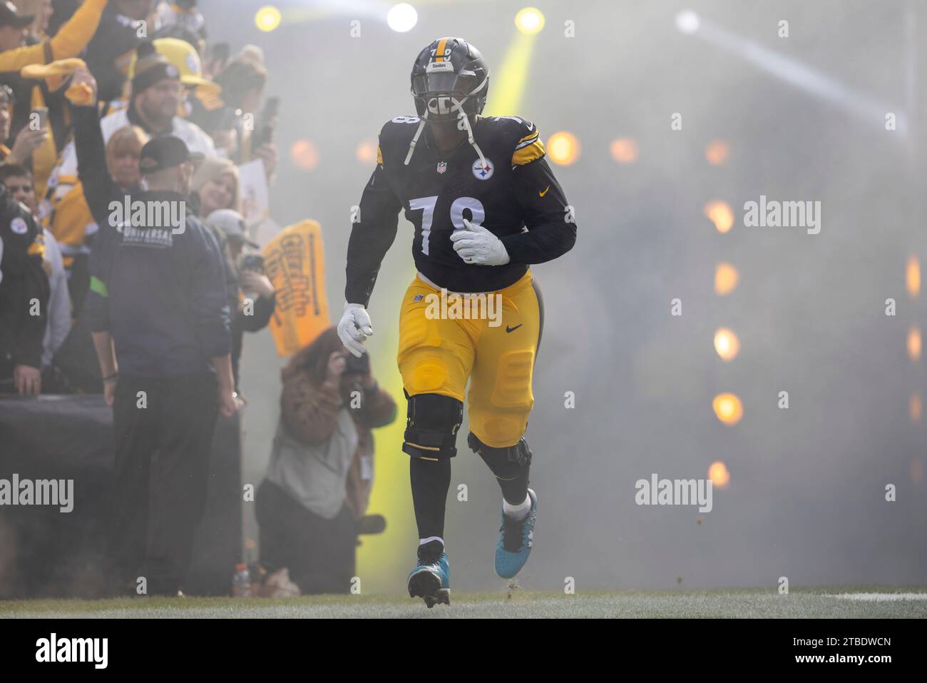 Pittsburgh Steelers guard James Daniels (78) is introduced before an ...