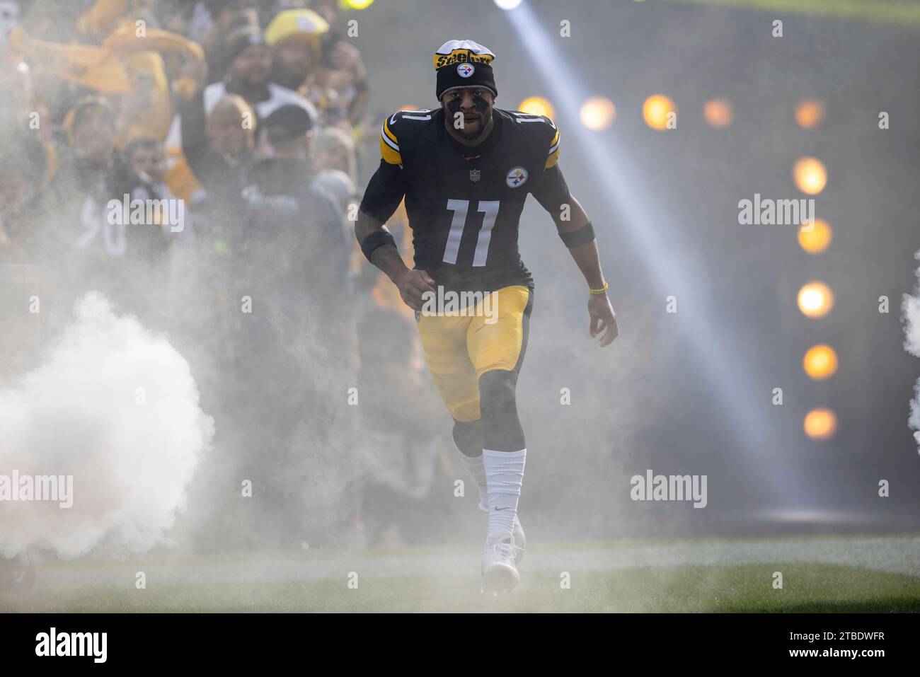 Pittsburgh Steelers wide receiver Allen Robinson II (11) is introduced ...