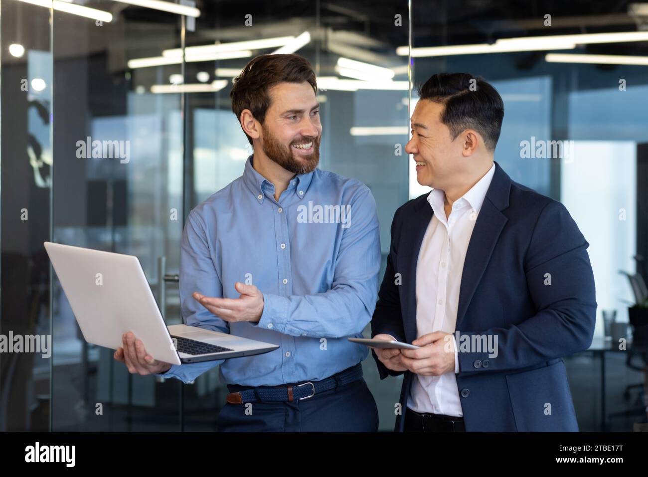 Two men standing together hi-res stock photography and images - Alamy