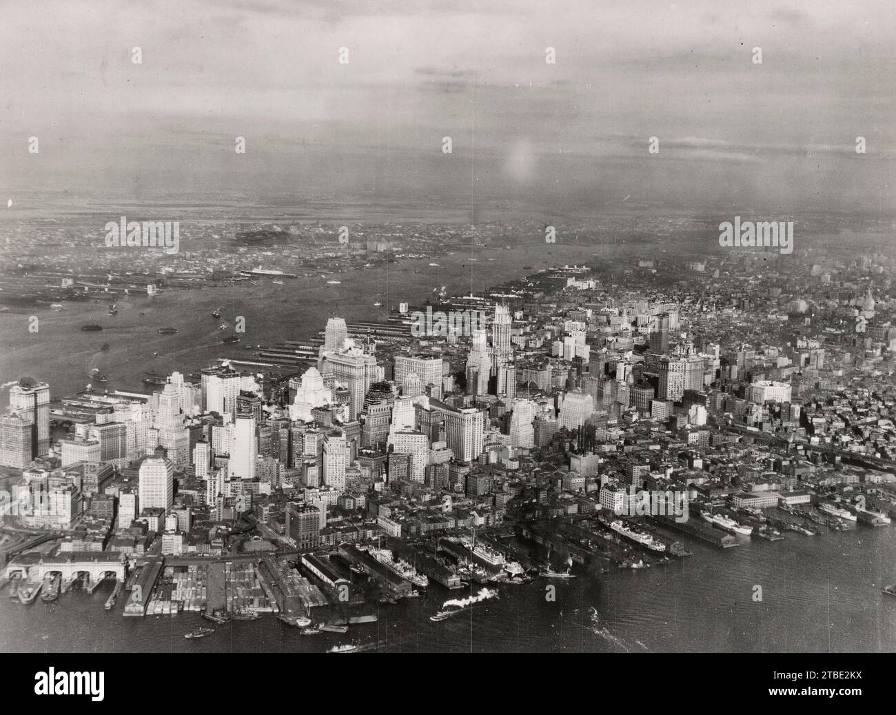 Aerial view of manhattan 1920s hi-res stock photography and images - Alamy