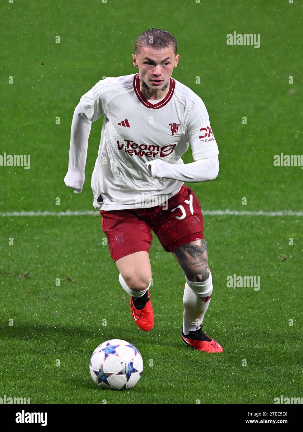 ISTANBUL - Isak Hansen Aaroen of Manchester United FC U19 during the ...
