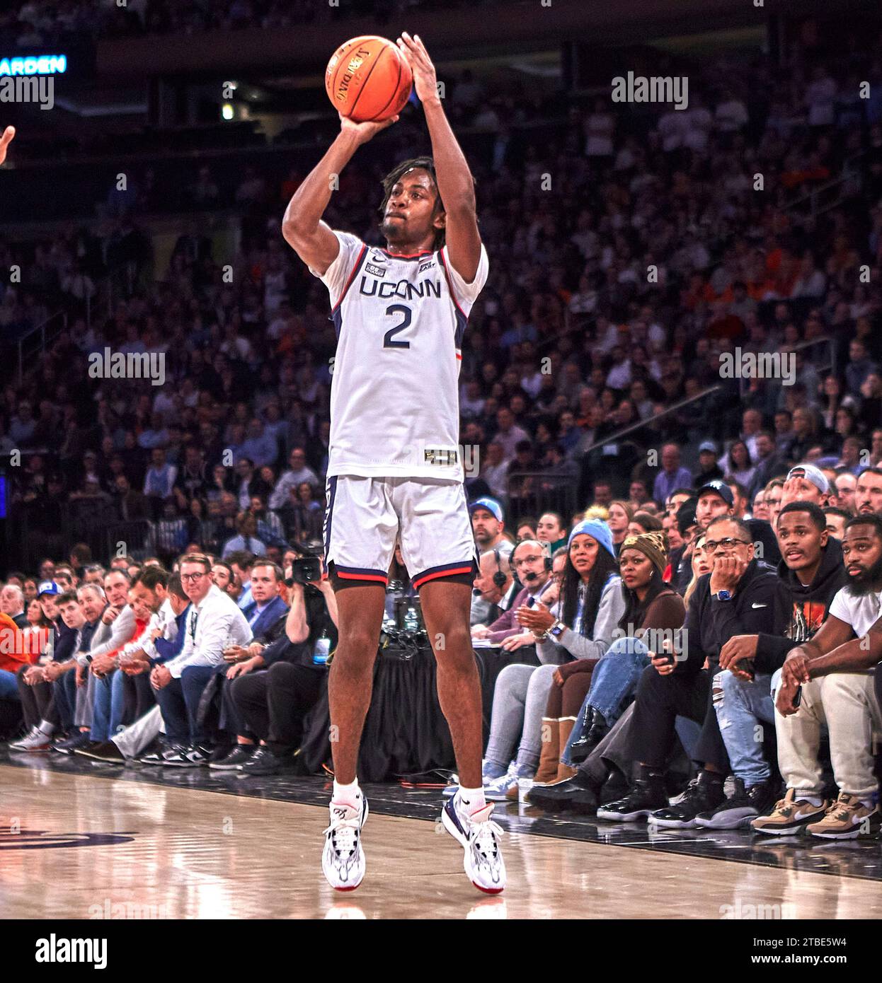 Connecticut Huskies guard Tristen Newton (2) shoots a three point ...