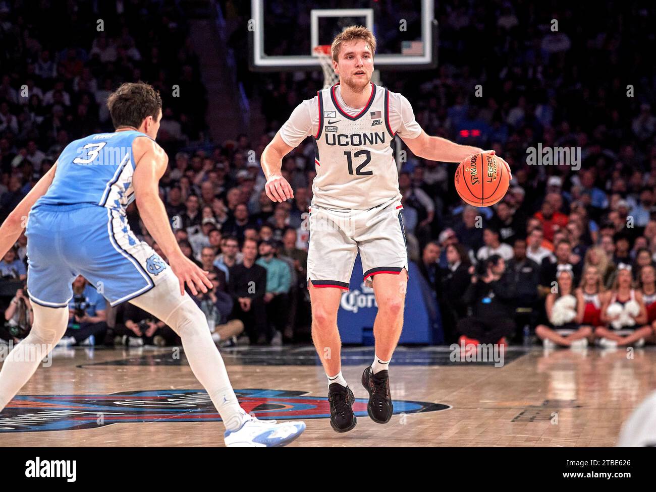 Connecticut Huskies guard Cam Spencer (12) is defended by North ...