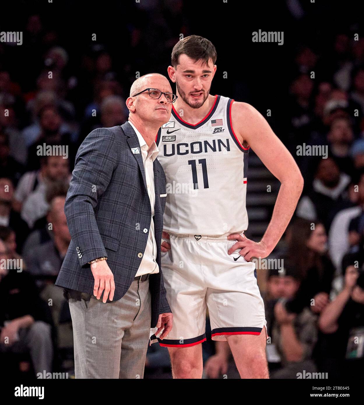 Connecticut Huskies head coach Dan Hurley and forward Alex Karaban (11 ...